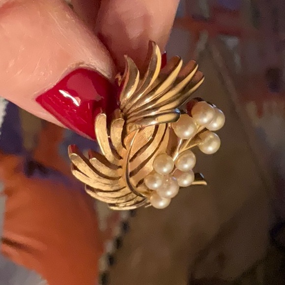 Trifari | Jewelry | Trifari Goldtone Leaf And Faux Pearl Brooch Pin 96s ...